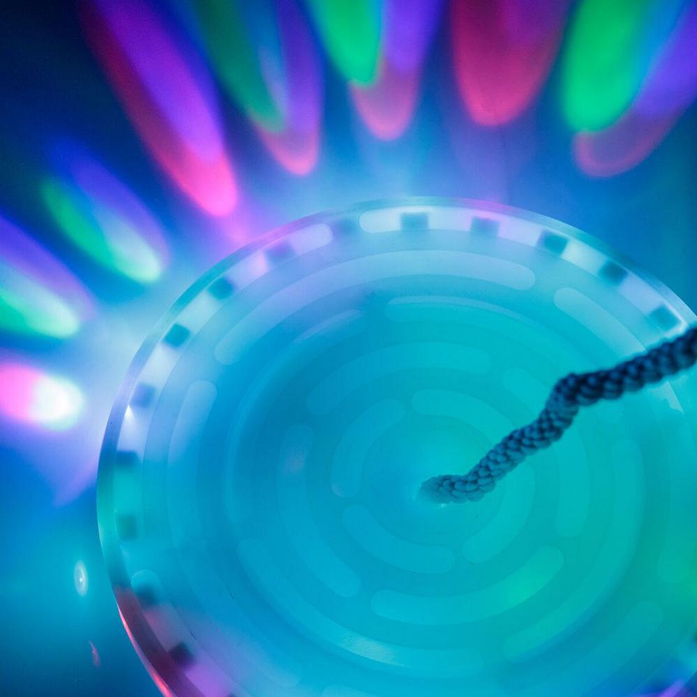 Vilkkuva Keinu - Partyhalli.fi