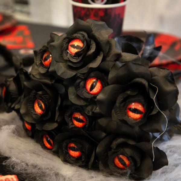 Musta Ruusu Silmällä - Partyhalli.fi